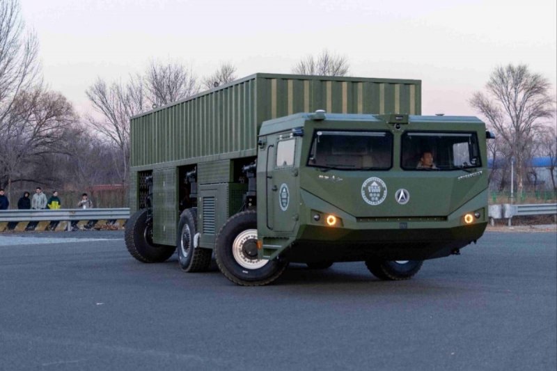 China unveils crab-walking electric ICBM launcher | News.az