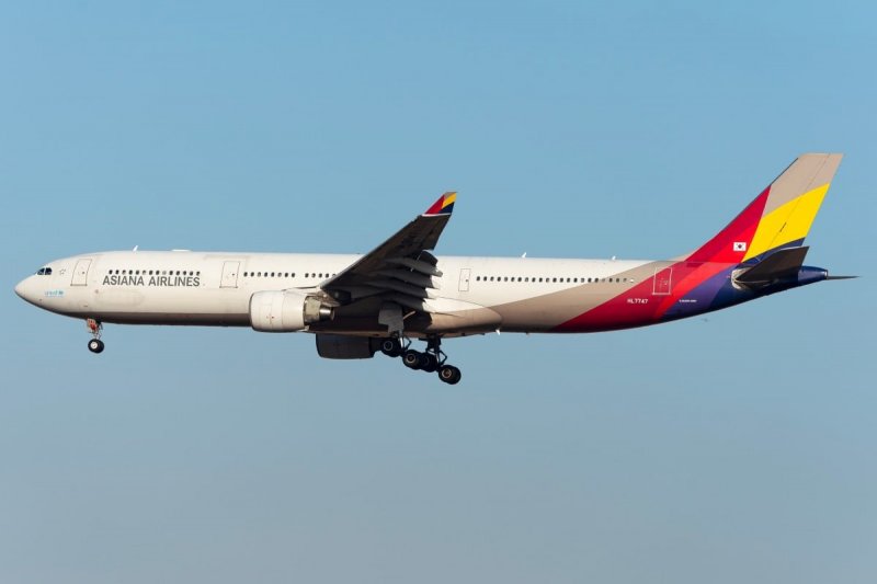 Passenger injured in power bank fire on Hong Kong flight | News.az