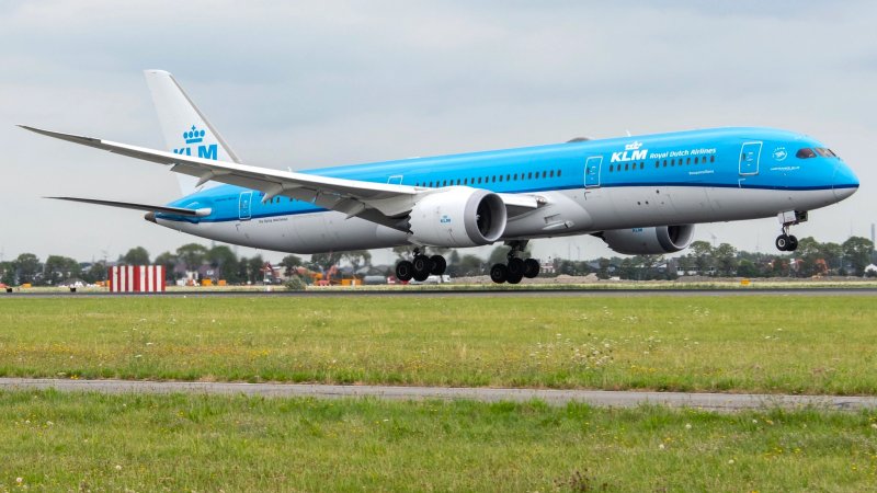 Toronto-bound KLM flight makes emergency landing in Glasgow | News.az