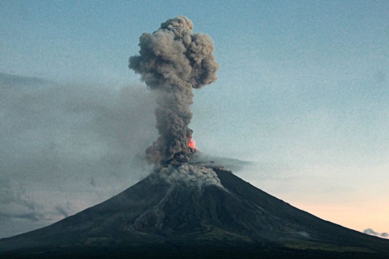 Mayon Volcano in Philippines sees 256 rockfalls as alert level holds ...