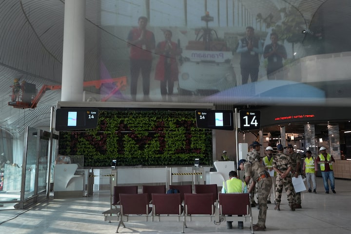 Ambani telcos accuse Adani airport of blocking networks | News.az