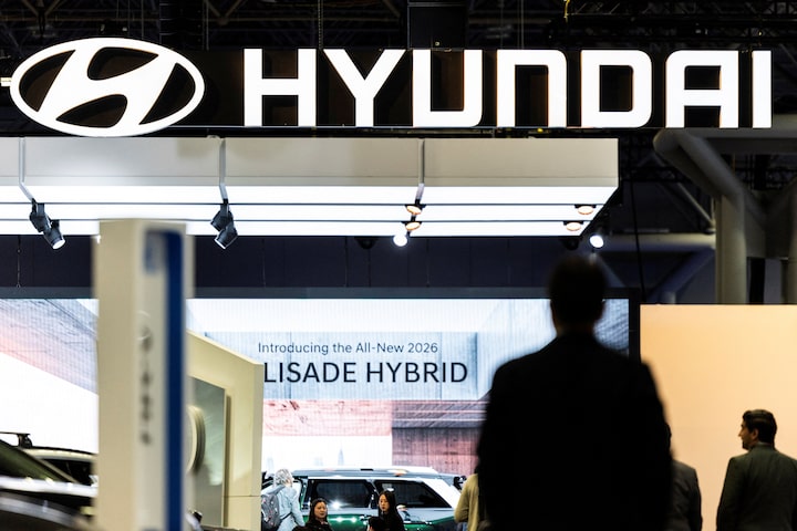 Hyundai hires former Tesla robot chief as adviser | News.az