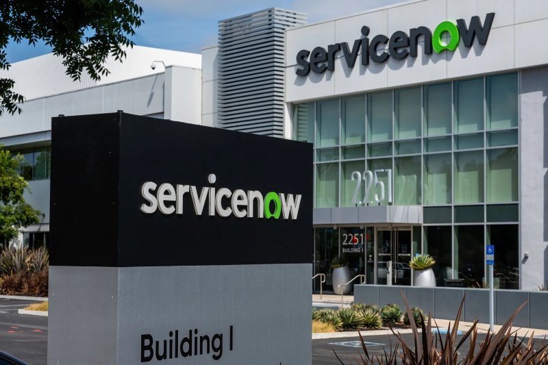 ServiceNow shares jump as AI boosts software stocks | News.az